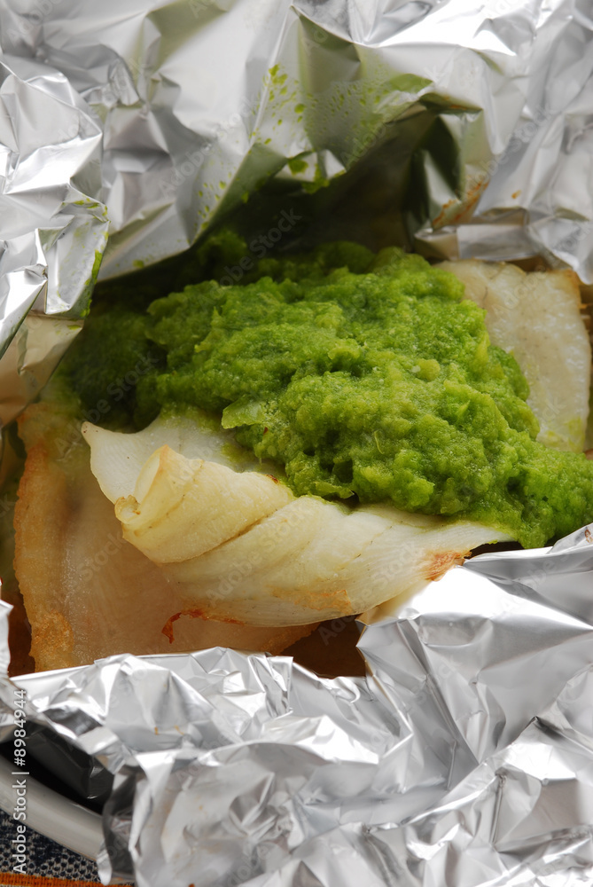 Foto stock di Filetti di passera con salsa di peperoni - Secondi pesce ...