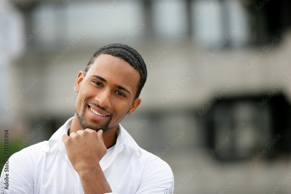 Photo Stock Portrait de jeune homme metis | Adobe Stock