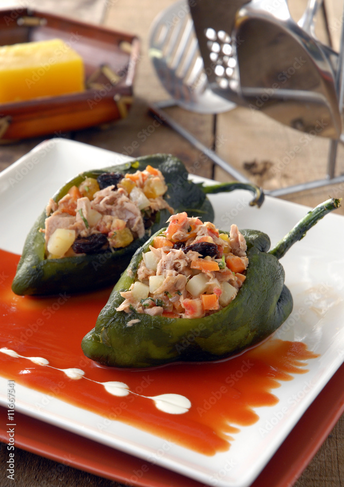 Foto de Stock Chiles rellenos de atún. México | Adobe Stock