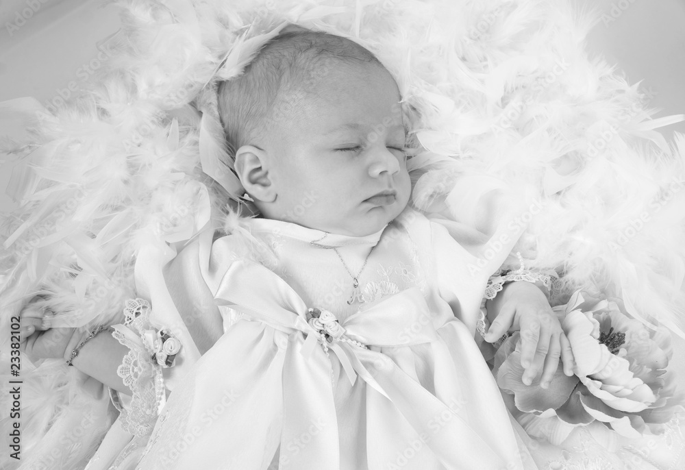 Photo Stock bébé de 3 mois qui dort - noir et blanc | Adobe Stock