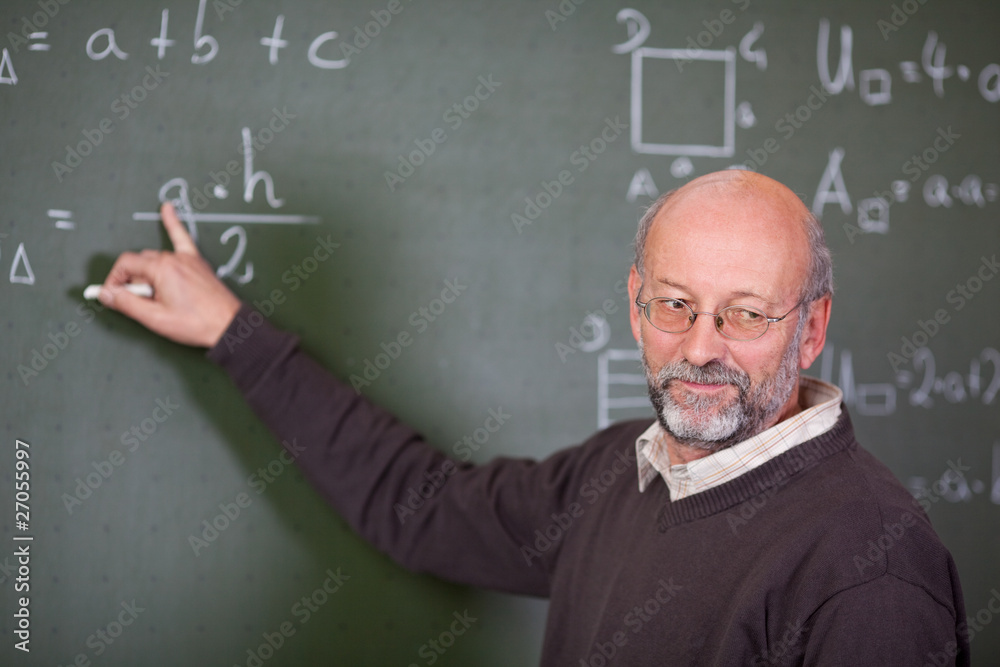 Stock-Foto „lehrer an der tafel“ | Adobe Stock