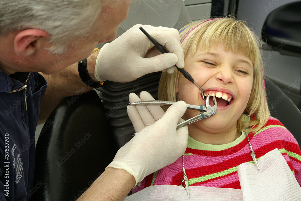 Stock-Foto „Kind beim Zahnarzt“ | Adobe Stock