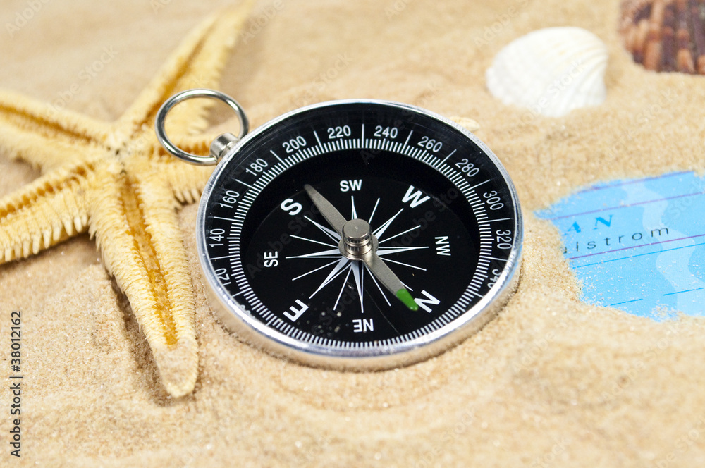 Kompass, Sand, Seestern und Landkarte Stock Photo | Adobe Stock