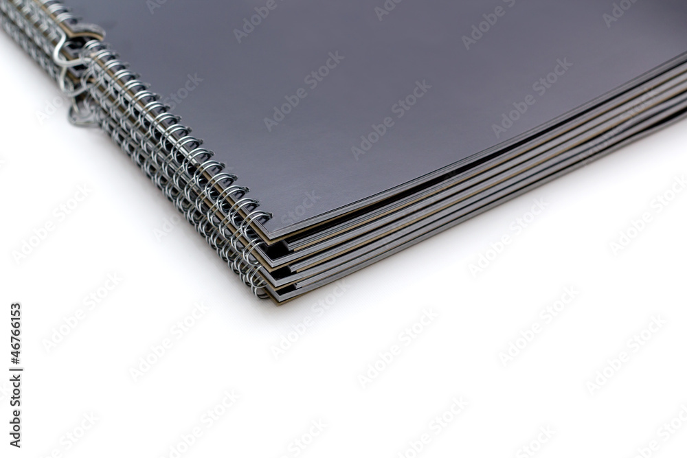 Stock-Foto „Ringbindung“ | Adobe Stock