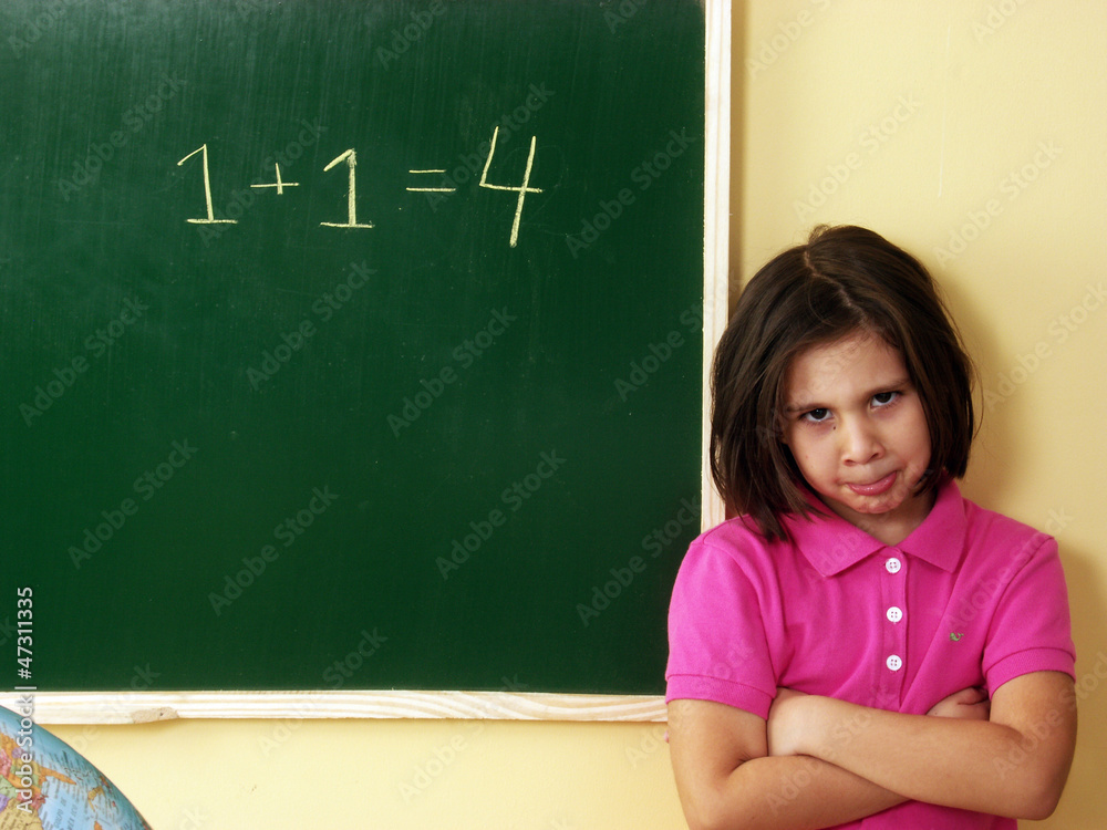 Niña castigada en una escuela,niños matemáticas, error Stock Photo ...