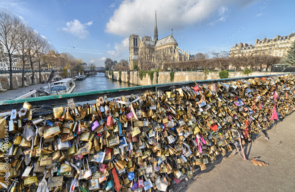 PARIS - DEC 1: Lockers at Pont des Arts symbolize love for ever, Stock ...