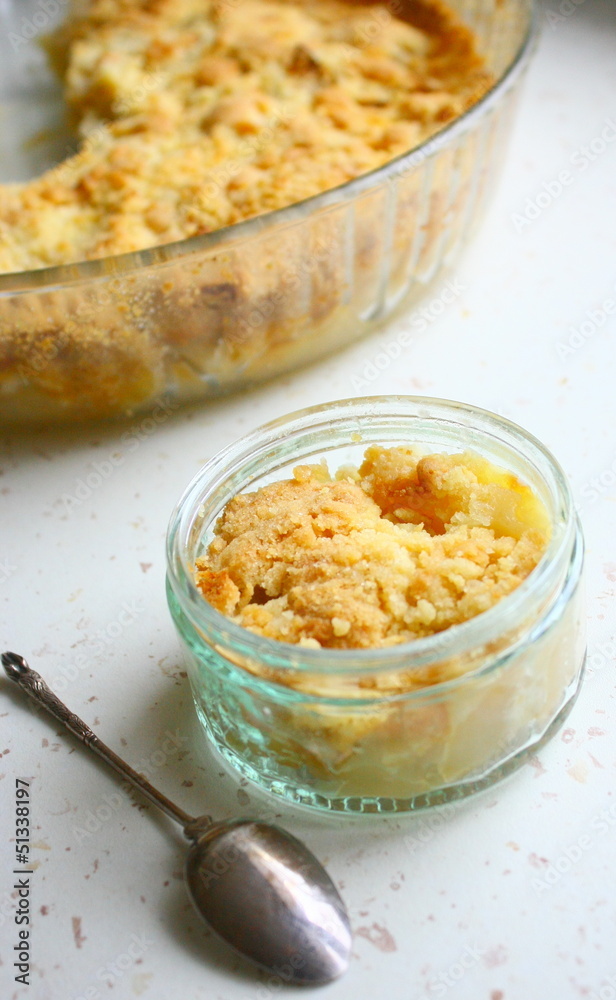 verrine de crumble aux pommes Stock Photo | Adobe Stock