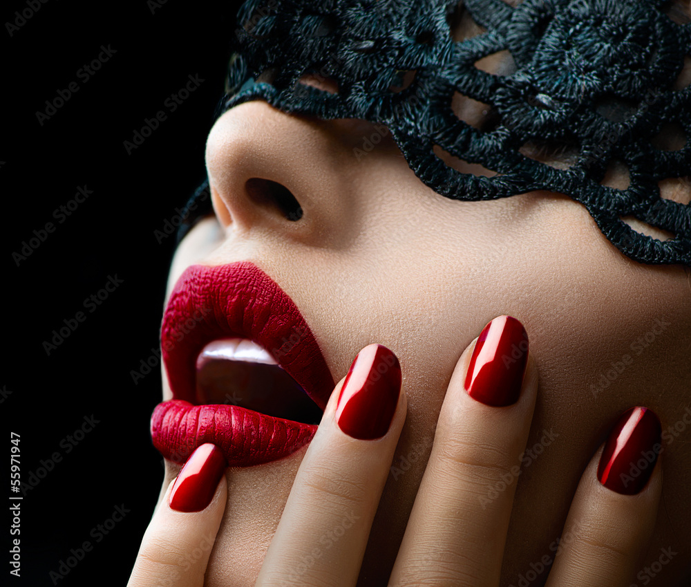 Foto de Stock Beautiful Woman with Black Lace mask over her Eyes ...