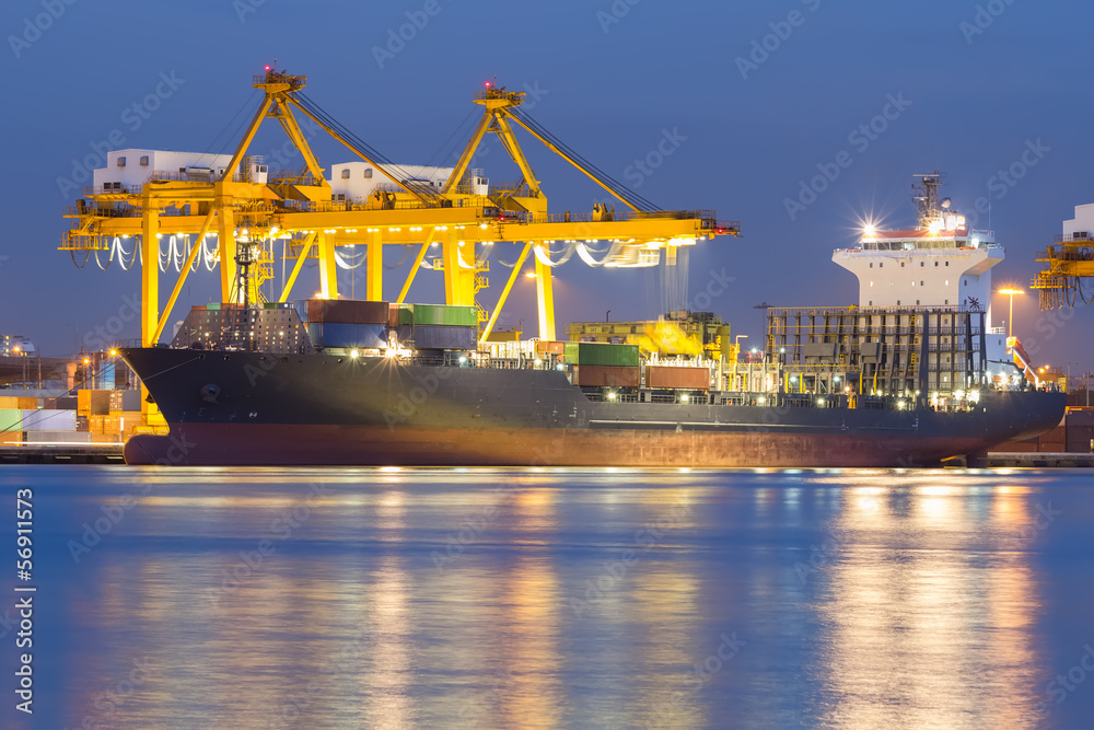 Gantry crane loading and unloading cargo container from cargo ship at ...