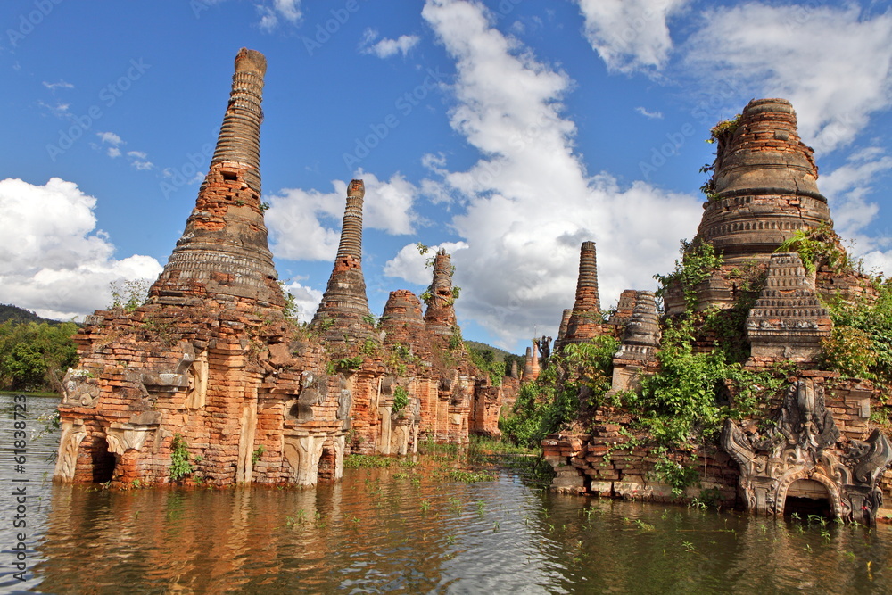 Ancient flooded pagodas, Samkar village, Inle lake, Myanmar Stock Photo ...