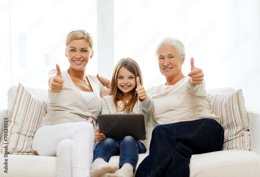 smiling family with tablet pc at home の Stock フォト | Adobe Stock