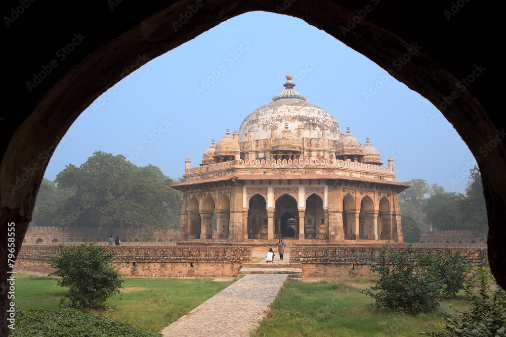 Isa Khan Niyazi tomb seen through arch, Humayun's Tomb complex, Stock ...