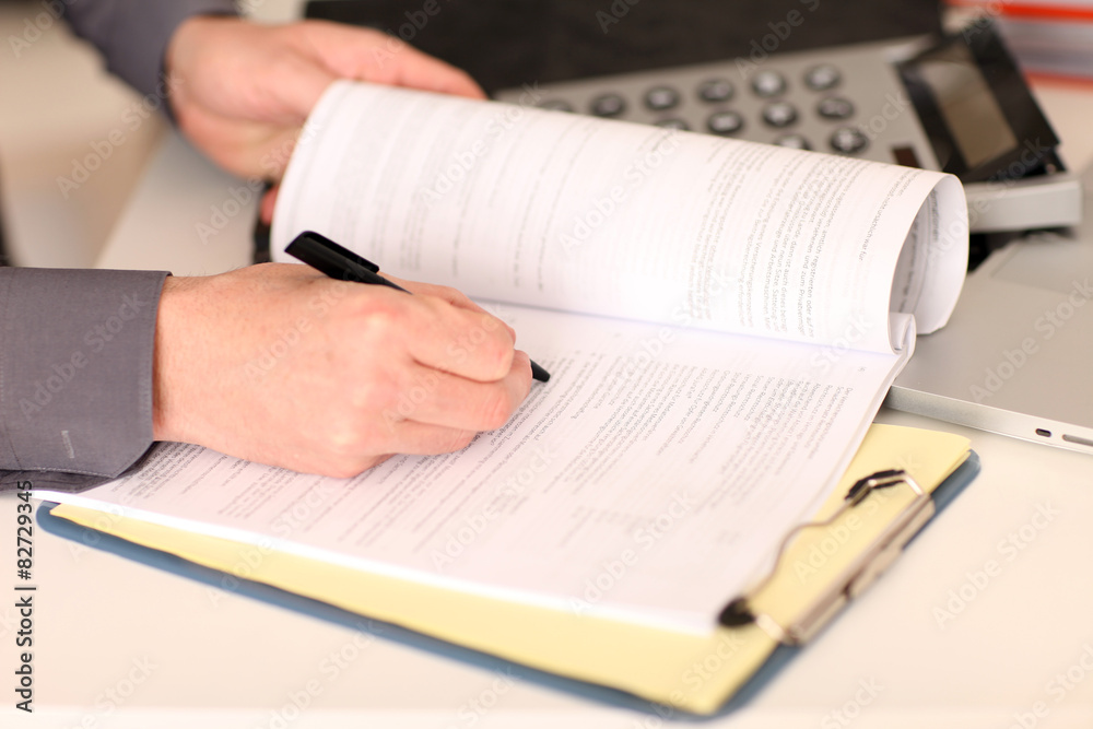 Vertrag schreiben Stock Photo | Adobe Stock