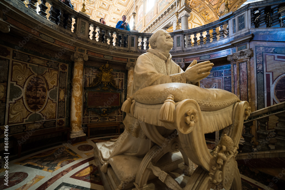 Basilica di Santa Maria Maggiore - Pope's statue Stock Photo | Adobe Stock