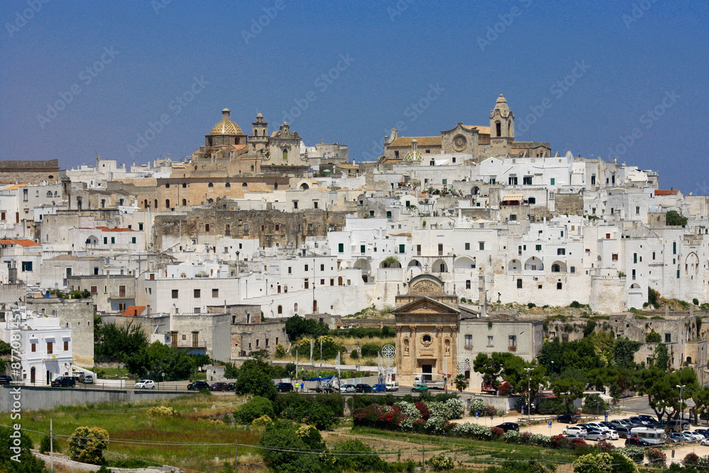 CENTRO STORICO DI OSTUNI IN PUGLIA の Stock フォト | Adobe Stock