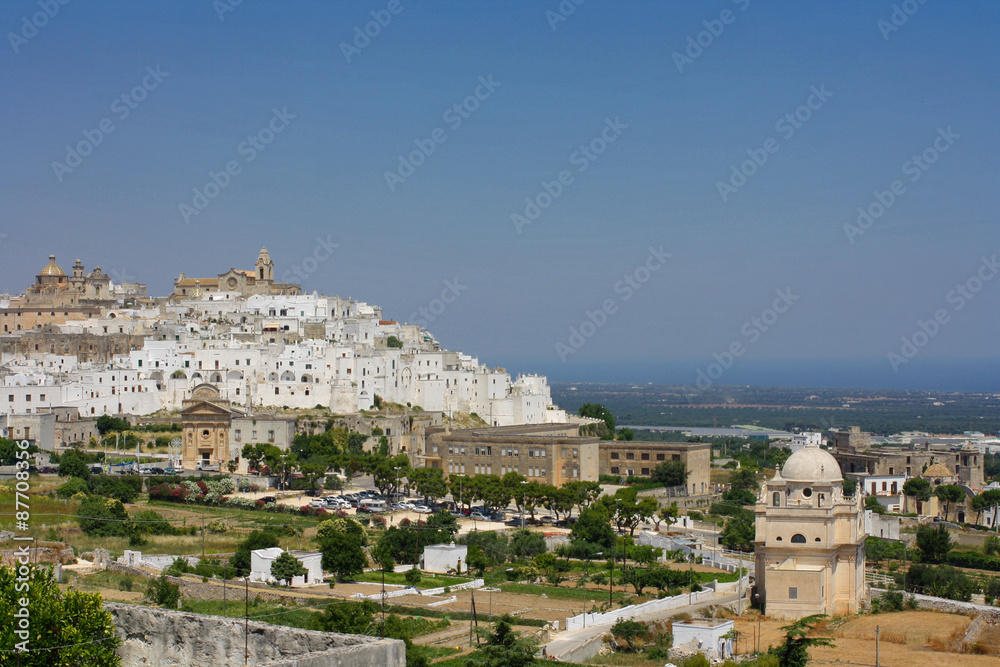 CENTRO STORICO DI OSTUNI IN PUGLIA の Stock フォト | Adobe Stock