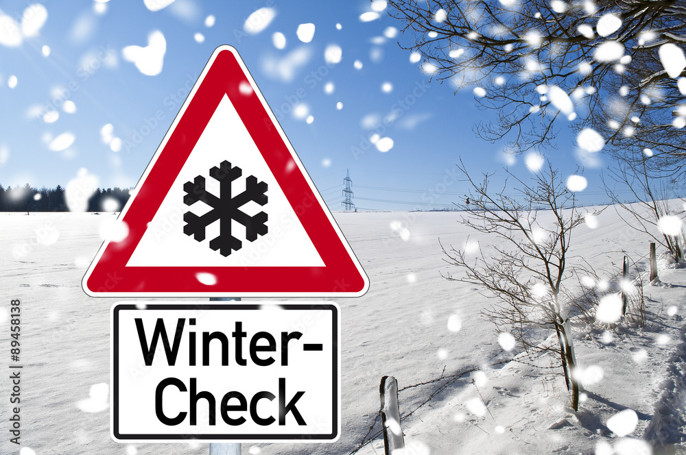 Stock-Foto „Verkehrsschild mit Wintercheck und Schneeflocken“ | Adobe Stock