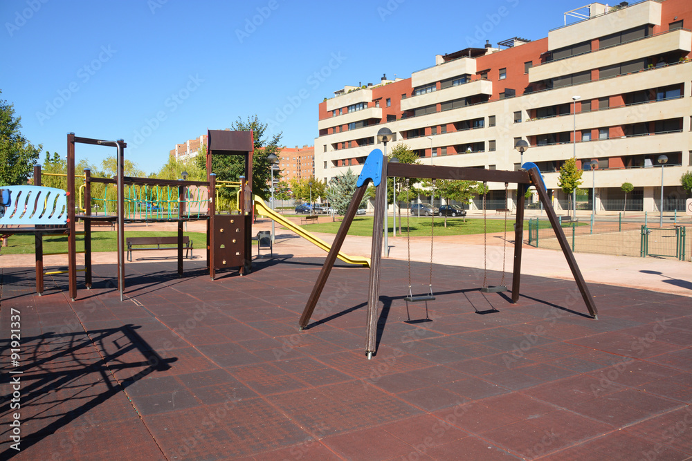 parque infantil con columpios Stock Photo | Adobe Stock