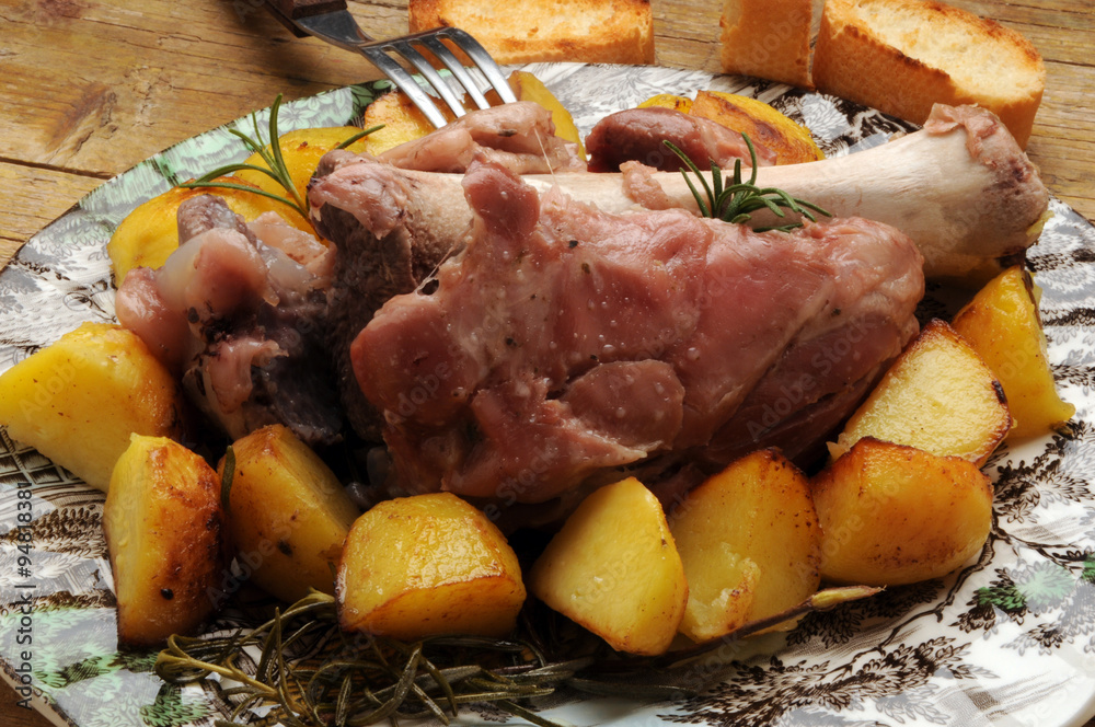Jarret de porc Stinco di maiale Eisbein Héiss Ham hock Golonka Рулька ...