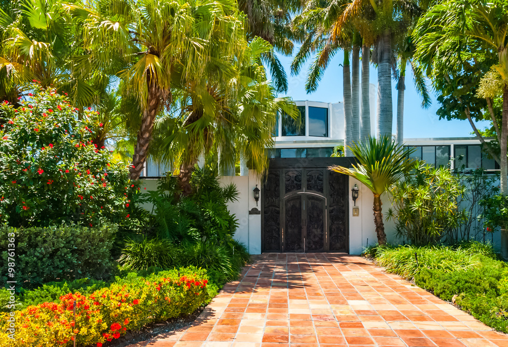 Tropical Entrance In Florida Landscapes