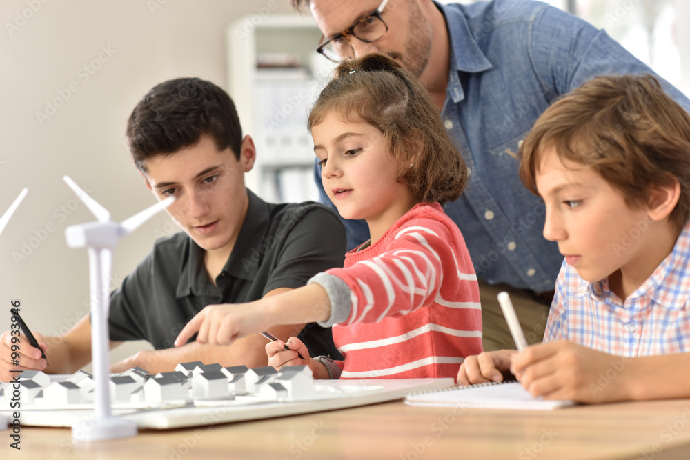 Elementary school pupils learning about renewable energy Stock Photo ...