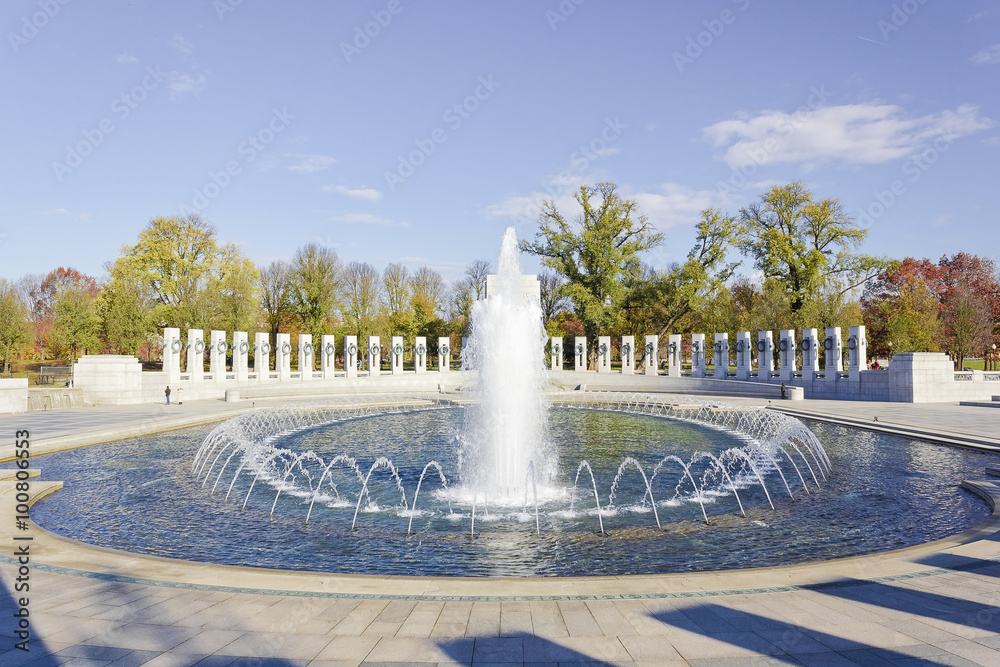 Photo Stock View of the National World War Two Memorial & Rainbow Pool ...