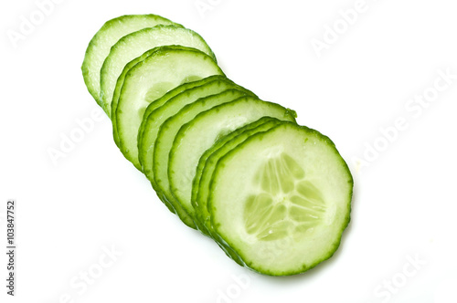 rondelles de concombre sur fond blanc - Acquista questa foto stock ed ...