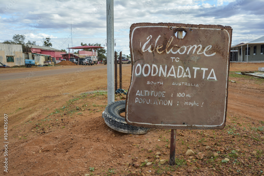 Welcome to Oodnadatta sign in the outback of South Australia Stock ...