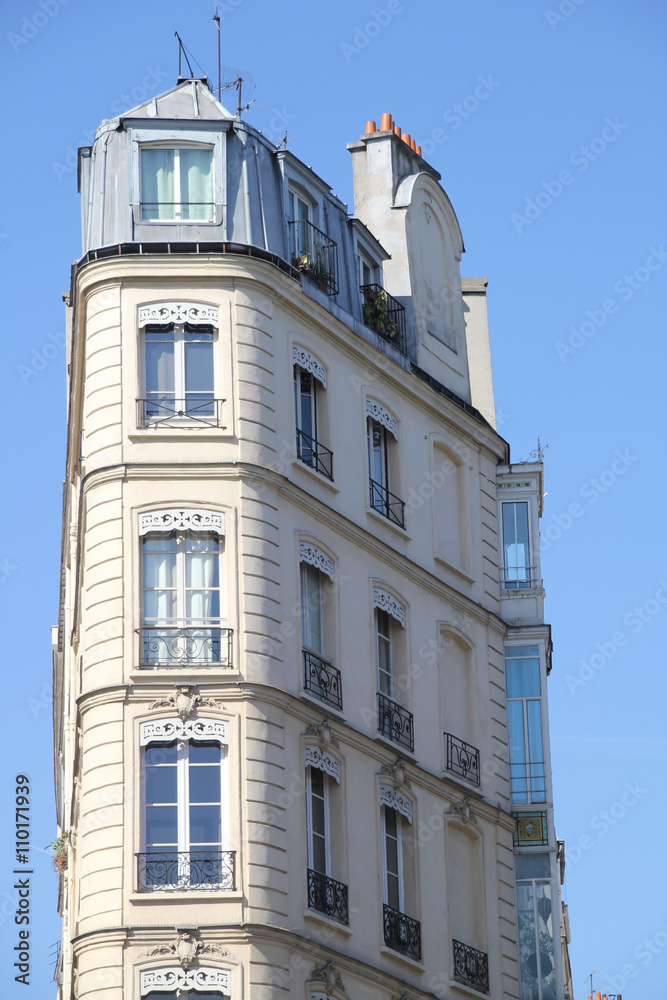 Bâtiments architecturaux à Paris Stock Photo | Adobe Stock