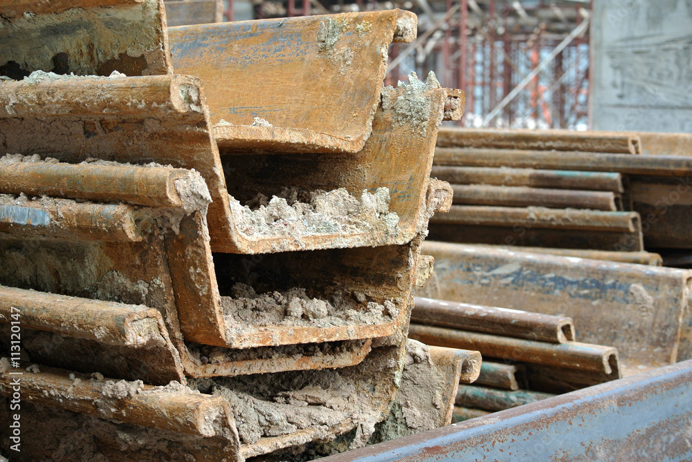 Temporary steel sheet retaining wall using sheet pile cofferdam method ...