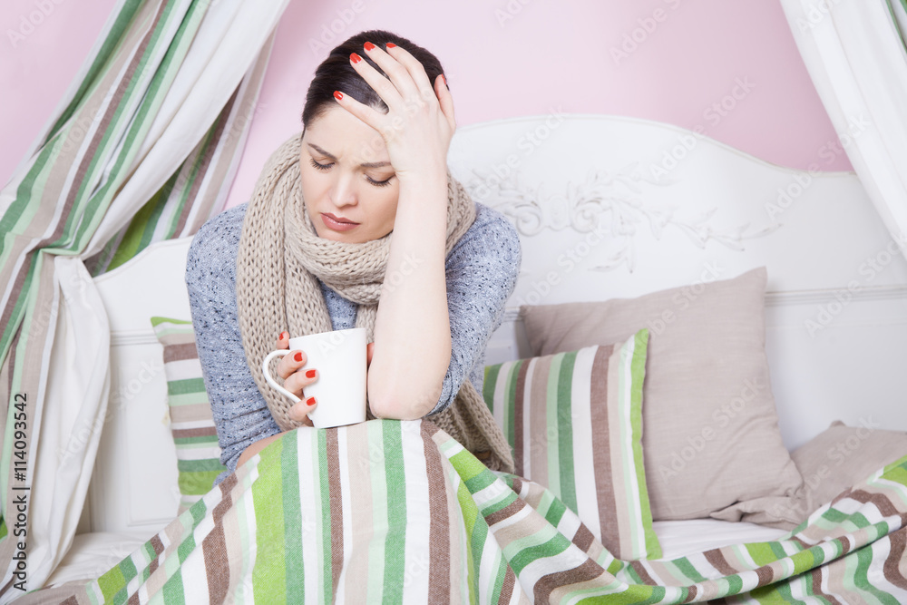 Young beautiful sick woman feeling ill and bad lying on bed suffering ...