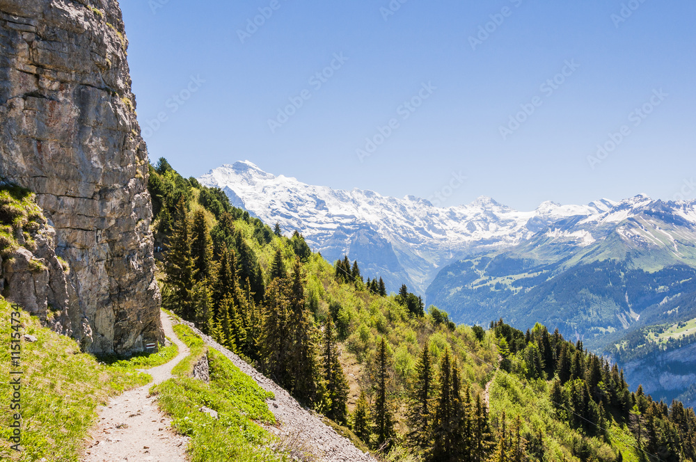 Photo Stock Interlaken, Dorf, Berner Oberland, Eiger, Mönch, Jungfrau, Alpen, Schweizer Berge ...
