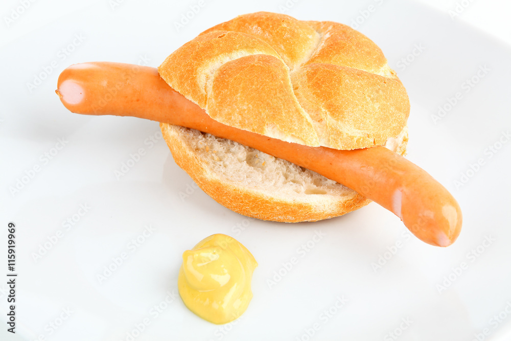 Stock-Foto „Wiener Würstchen mit Brötchen“ | Adobe Stock