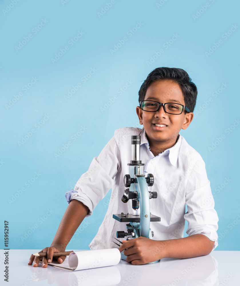 Foto de Stock indian boy and microscope, asian boy with microscope ...