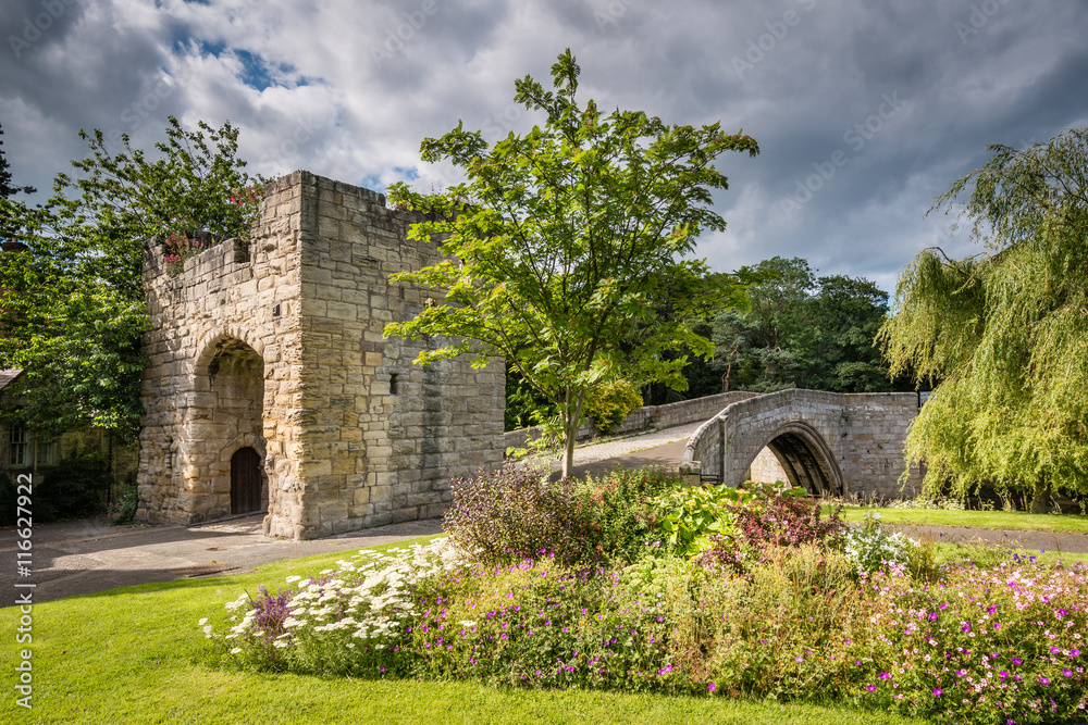 Old Medieval Bridge at Warkworth, one of only two fortified bridges in ...