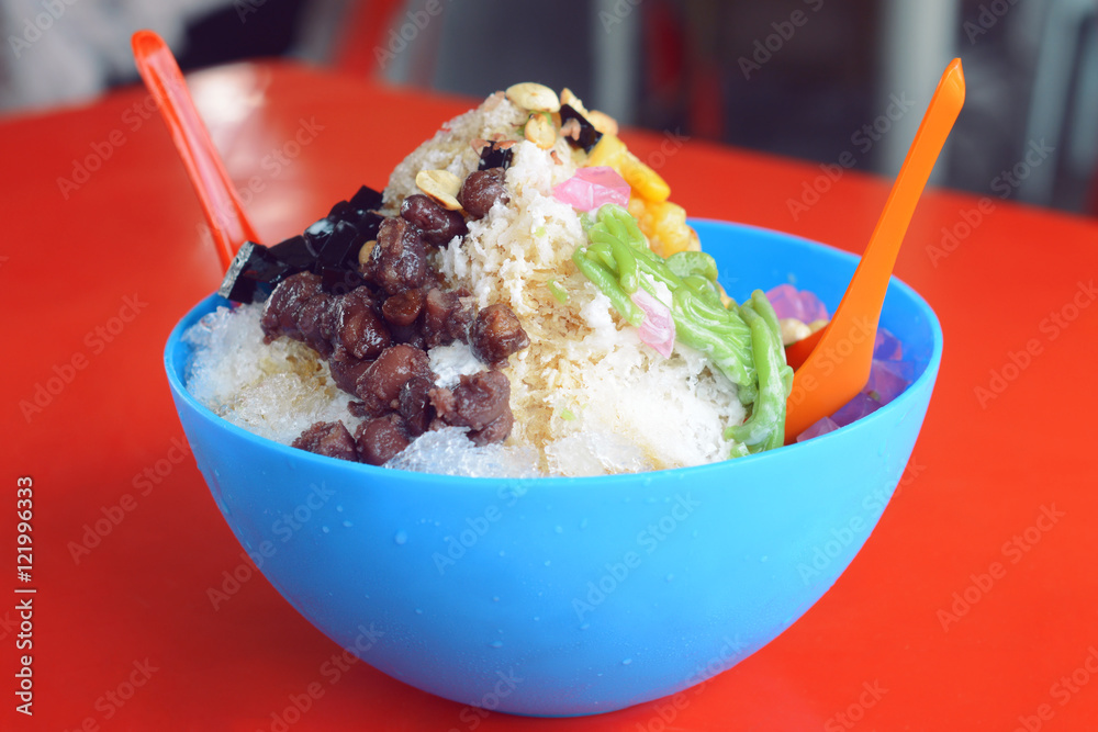 Stock-Foto „ice kacang or ais kacang (ABC) in Malay language, a colorful Malaysian dessert made ...