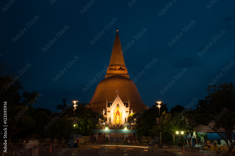 Phra Pathom Chedi is the landmark of Nakhonpathom province in Thailand ...