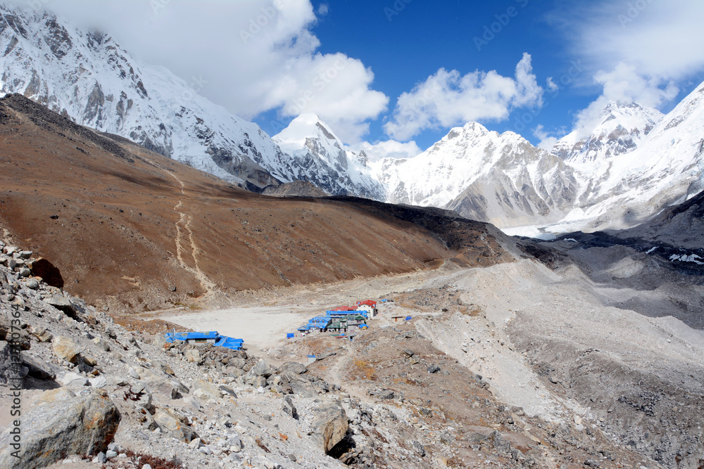 Hiking in Khumbu Valley in Himalayas mountains, Kala Pattar and Everest ...