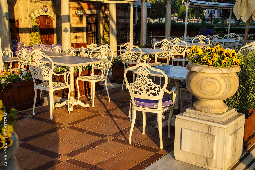 Foto de Stock Flower pot urn in a tea house on the square between Hagia ...