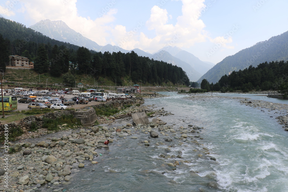 Beautiful scenic Lidder river flowing through Pahalgam Valley in Jammu ...