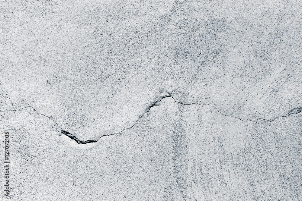 Foto de Stock a crack in the concrete wall as background | Adobe Stock