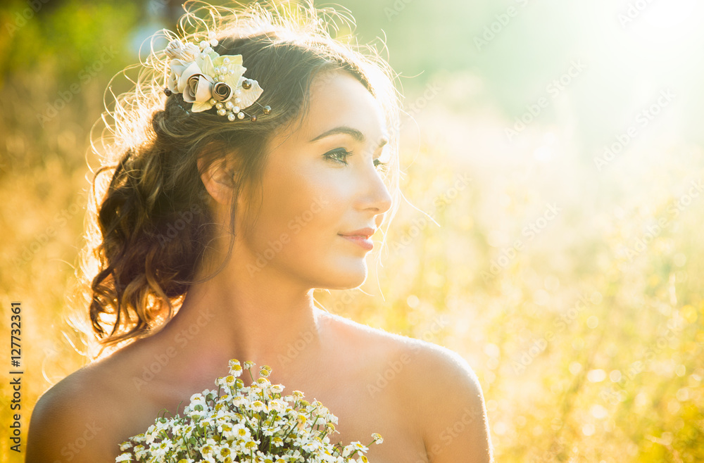 Foto de Stock Innocent Young Girl Outdoors at Nature Background ...