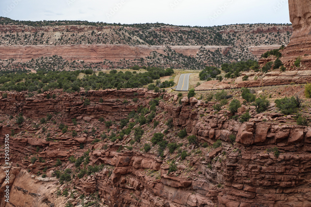 Foto de Stock Colorado cliff side highway cutting through a canyon ...