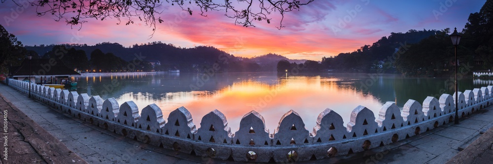Sunrise at Kandy Lake and the Clouds Wall (Walakulu Wall), Kandy ...