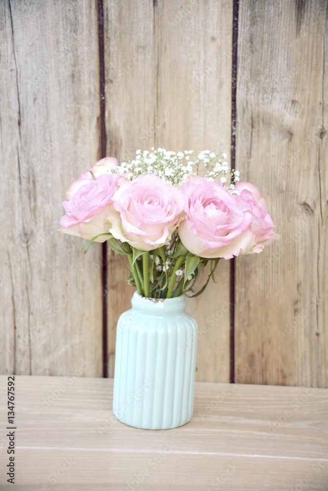 Glückwunschkarte - kleiner rosa Rosenstrauß Stock Photo | Adobe Stock