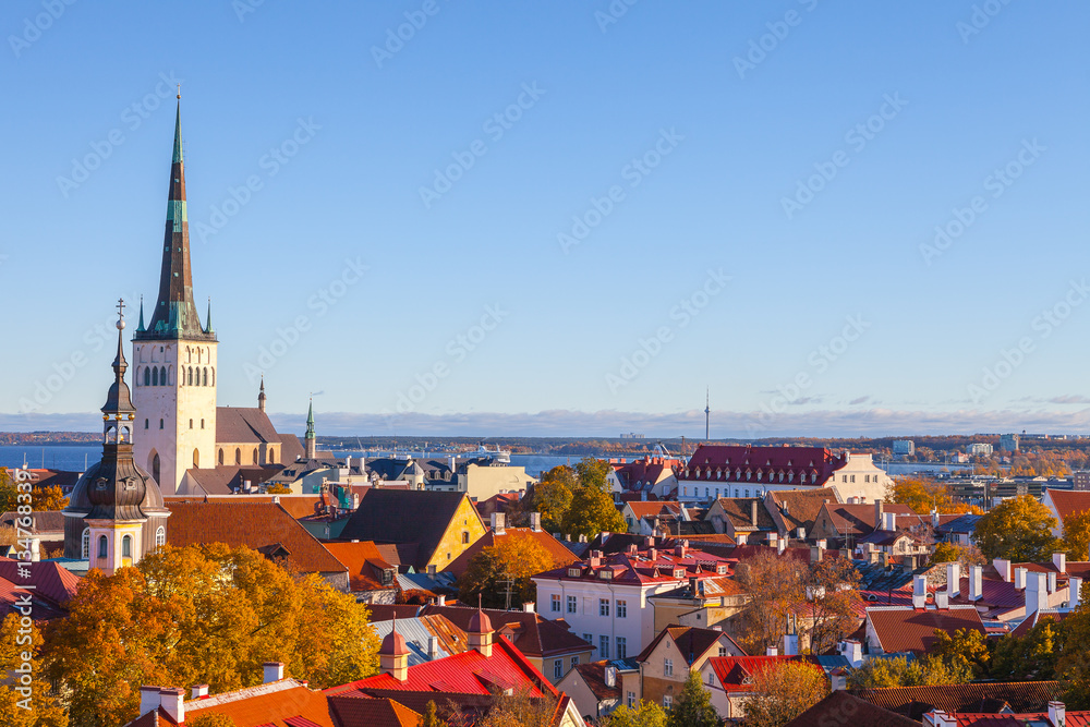 ภาพถ่าย Stock Old City Town Tallinn in Estonia. Sunny autumn day with ...