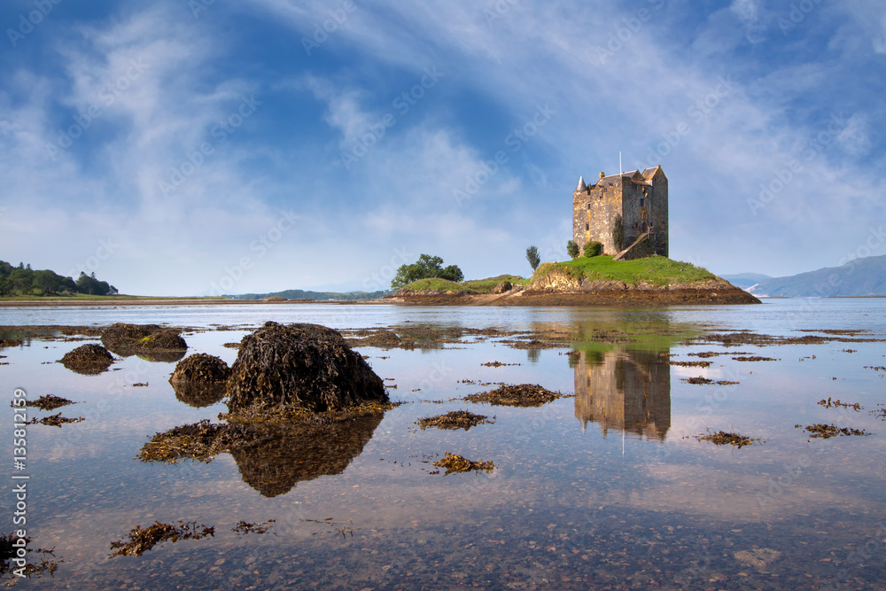 Foto de Stock Castle Stalker, Appin, Argyll, Scotland is a well ...