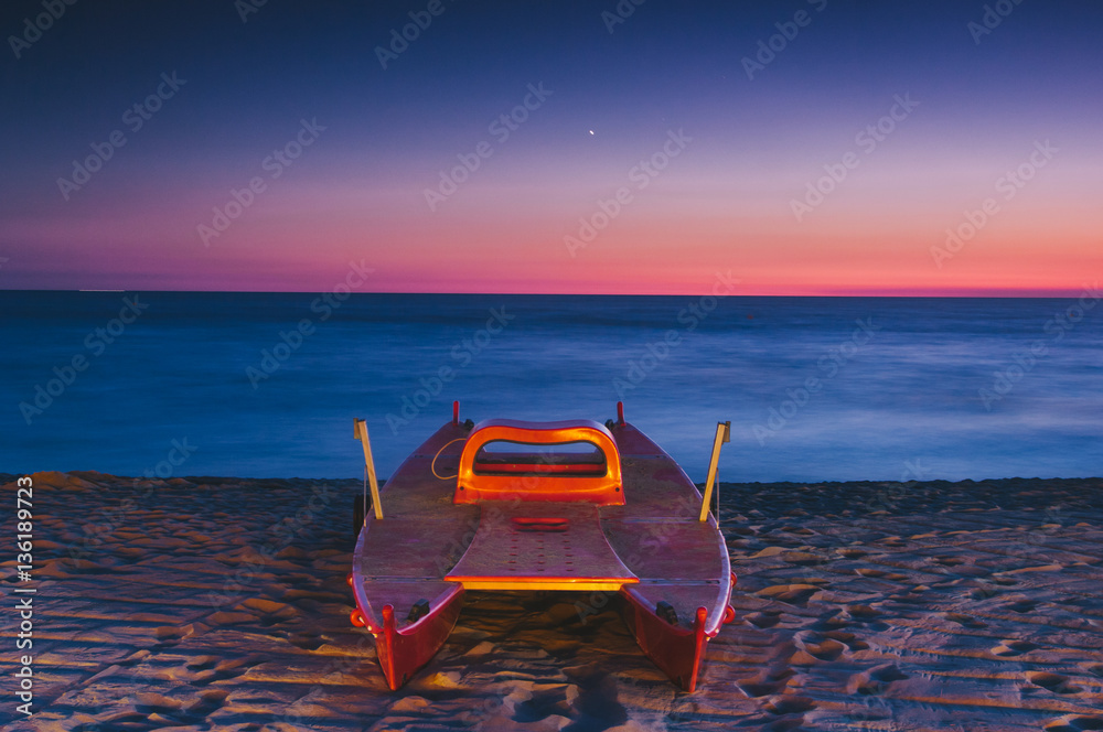 Foto de Stock Lifeguard oar boat called in Italy "pattino" or "moscone ...