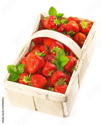 Foto Stock Erdbeeren Im Korb Adobe Stock