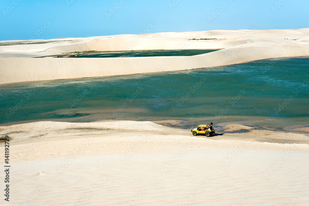 Stock-Foto „Buggy with tourists traveling through the desert ...